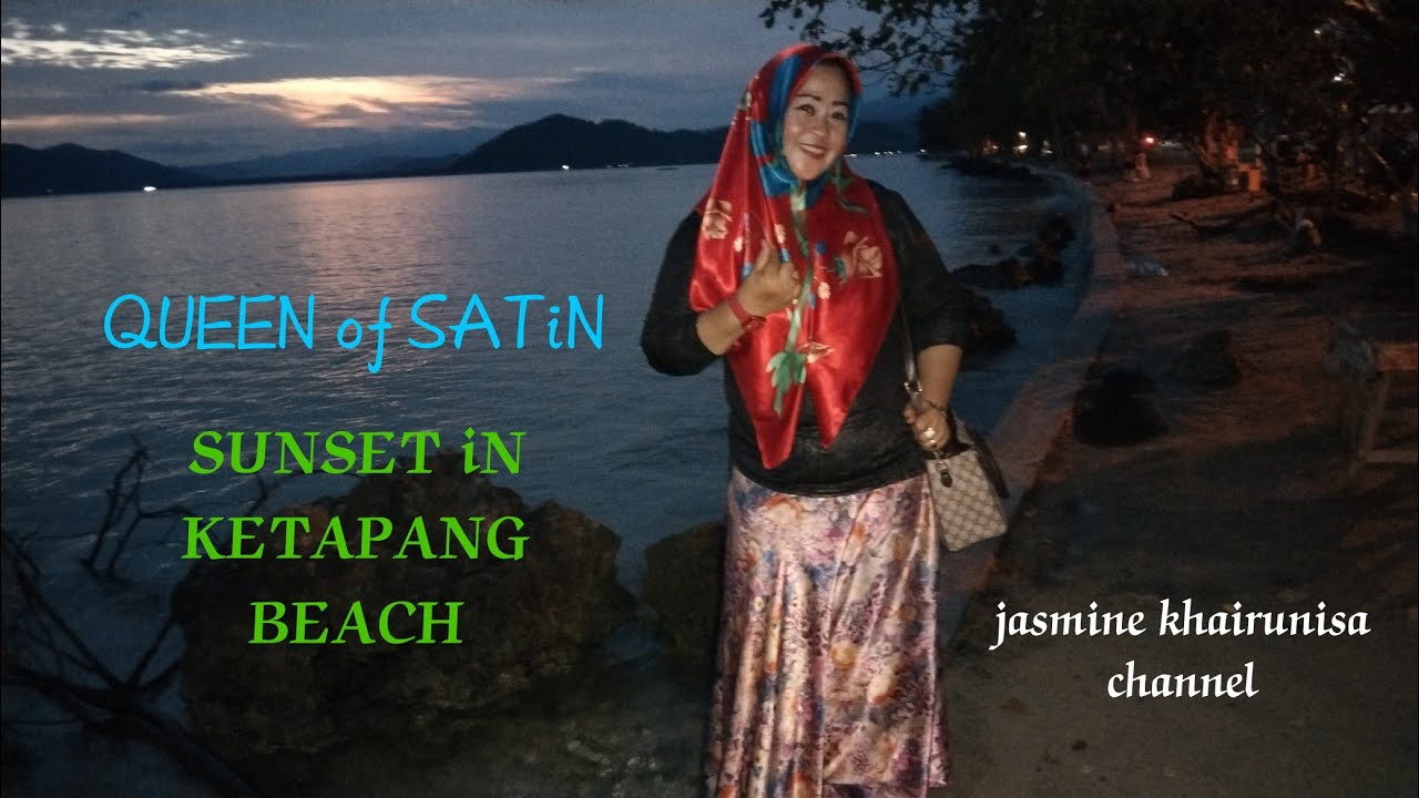 QUEEN SATiN🏝️Sunset in ketapang beach 🏖️ mama cantik bertudung satin licin PNS CANTiK 🇮🇩 - YouTube