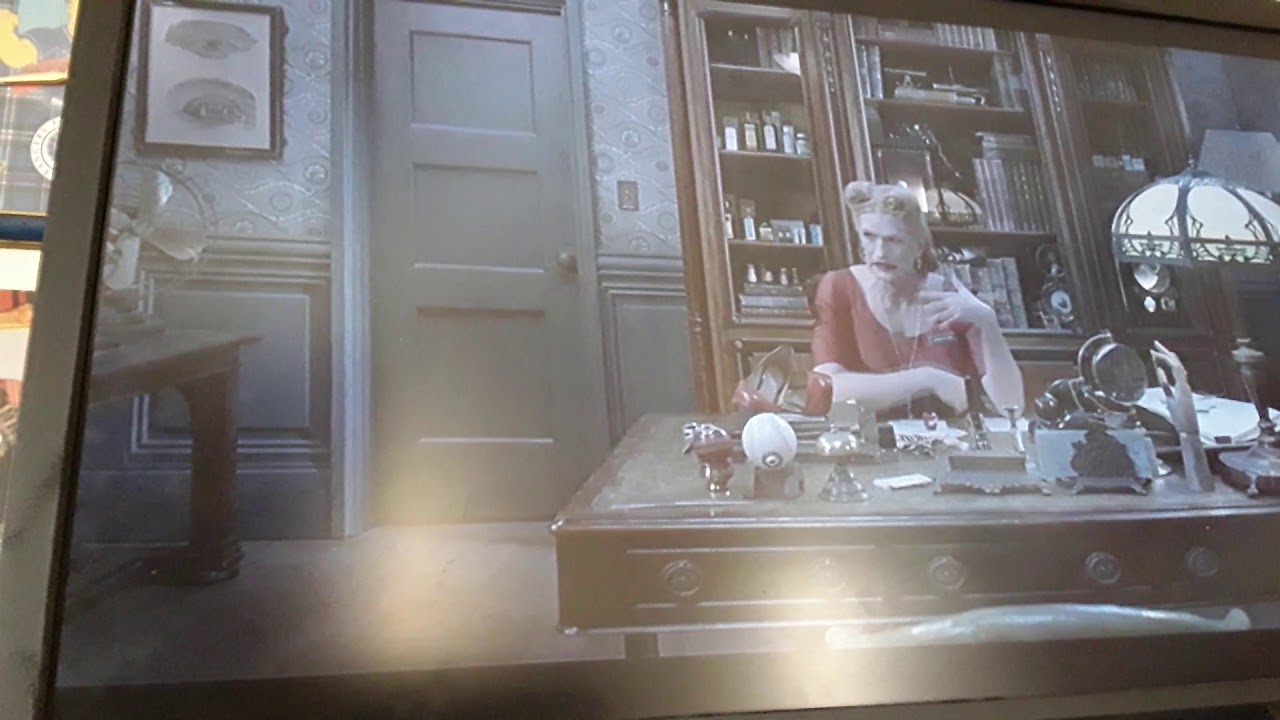Don't mess with knives with Count Olaf and Dr Orwell - YouTube