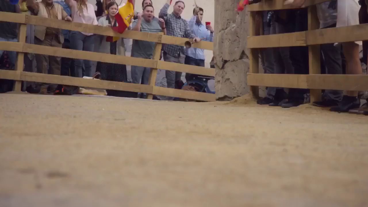 Geico - Running of The Bulldogs (2017) - YouTube