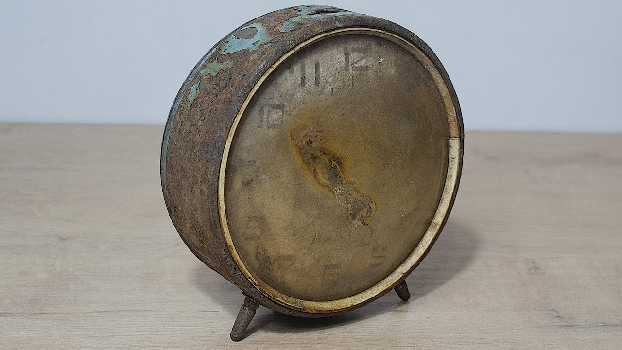 RESTORATION OF a very rusty ALARM CLOCK "Jantar". Restoring old watches ...