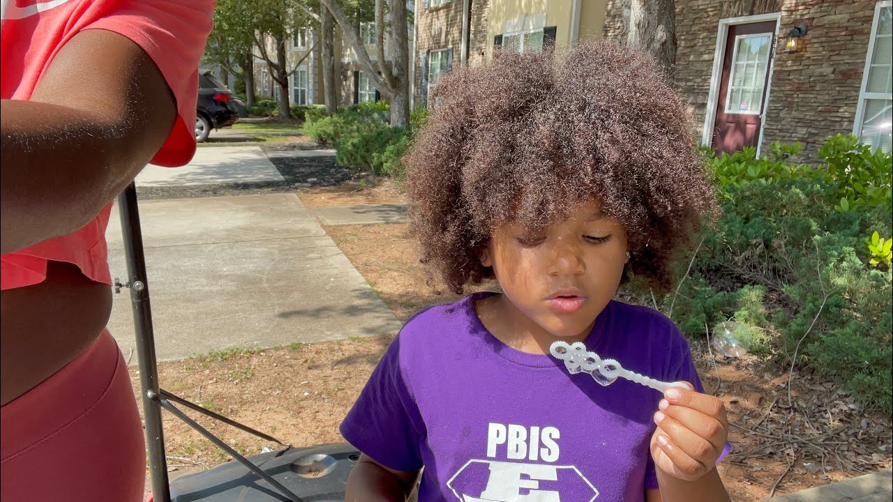 ITS SO HOT AND THE KIDS BUBBLE - YouTube