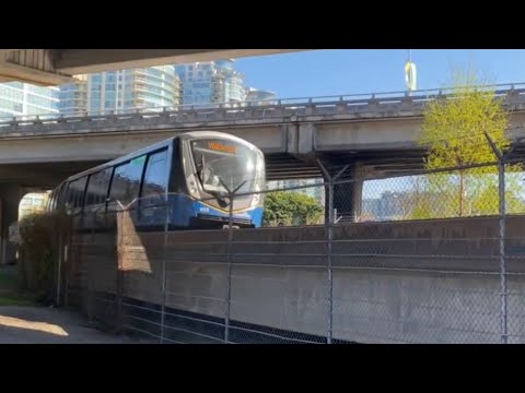 SkyTrain Mk3 pass by at Stadium Chinatown - YouTube