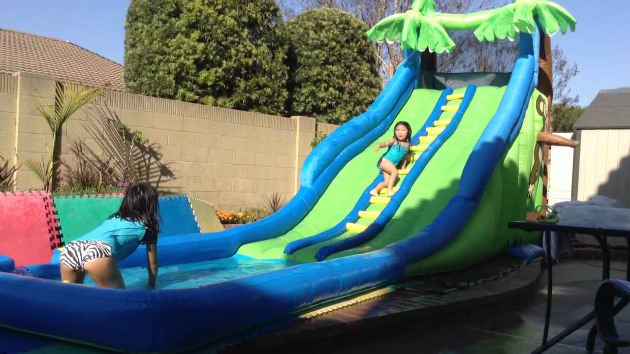 Somie & Aaliyah having water fun! - YouTube