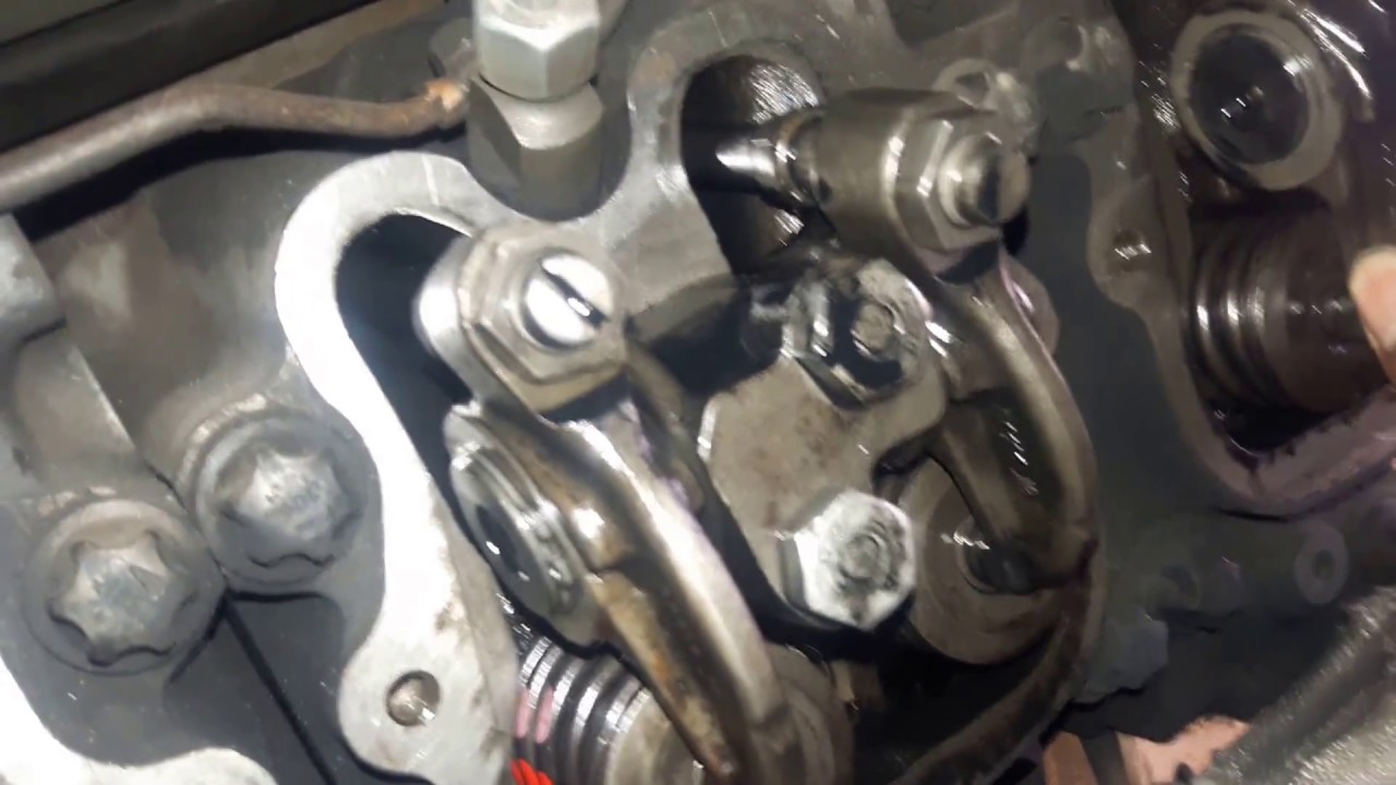 Man 12 cylinder engine valve setting - YouTube