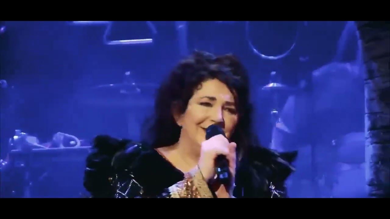 kate Bush - Cloudbusting (Live at Hammersmith Apollo) 2014 - YouTube