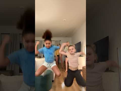 Mama and Shannon back there whipping it! @MadilynCurtis #whipyourhair #scarlettgray #dancetrend