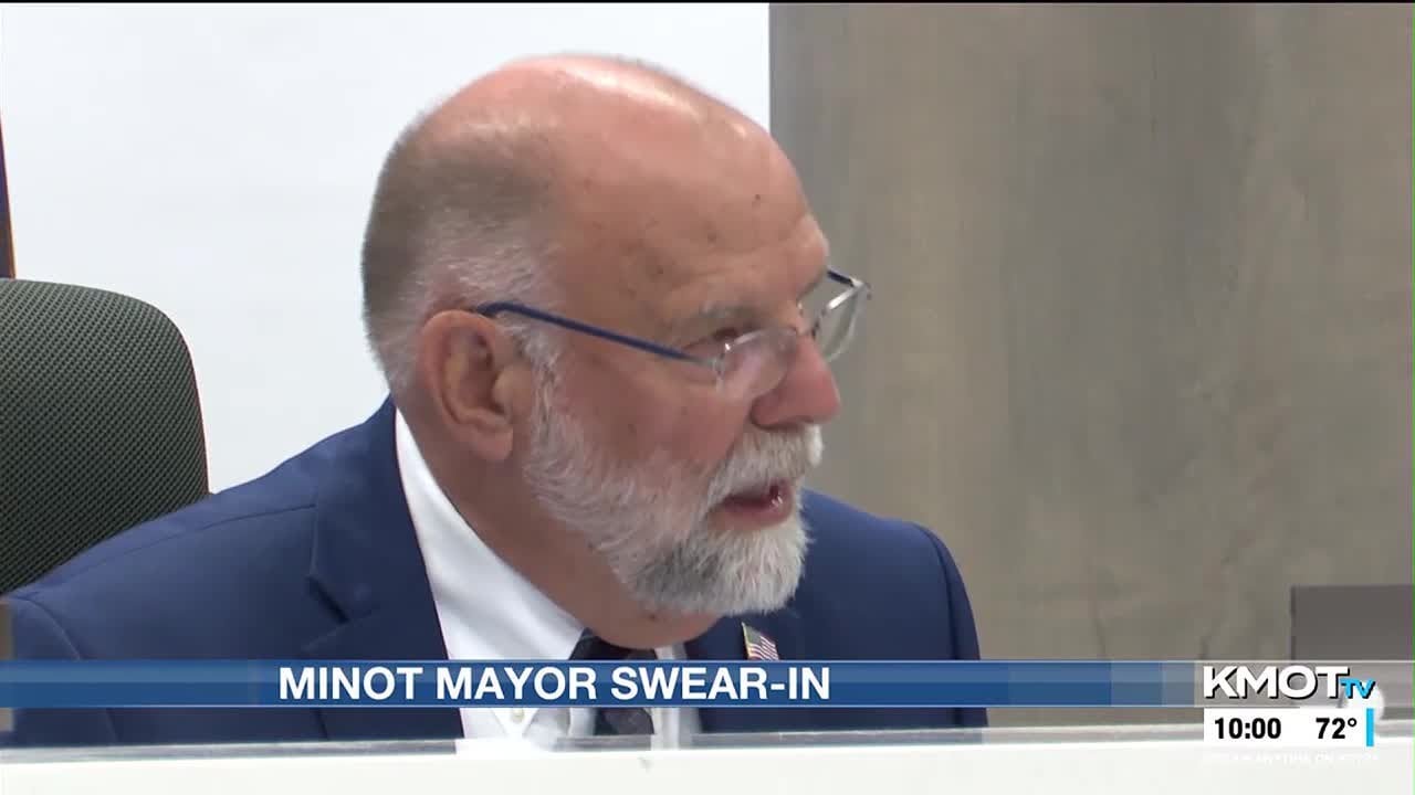 Mark Jantzer sworn in as Minot mayor - YouTube