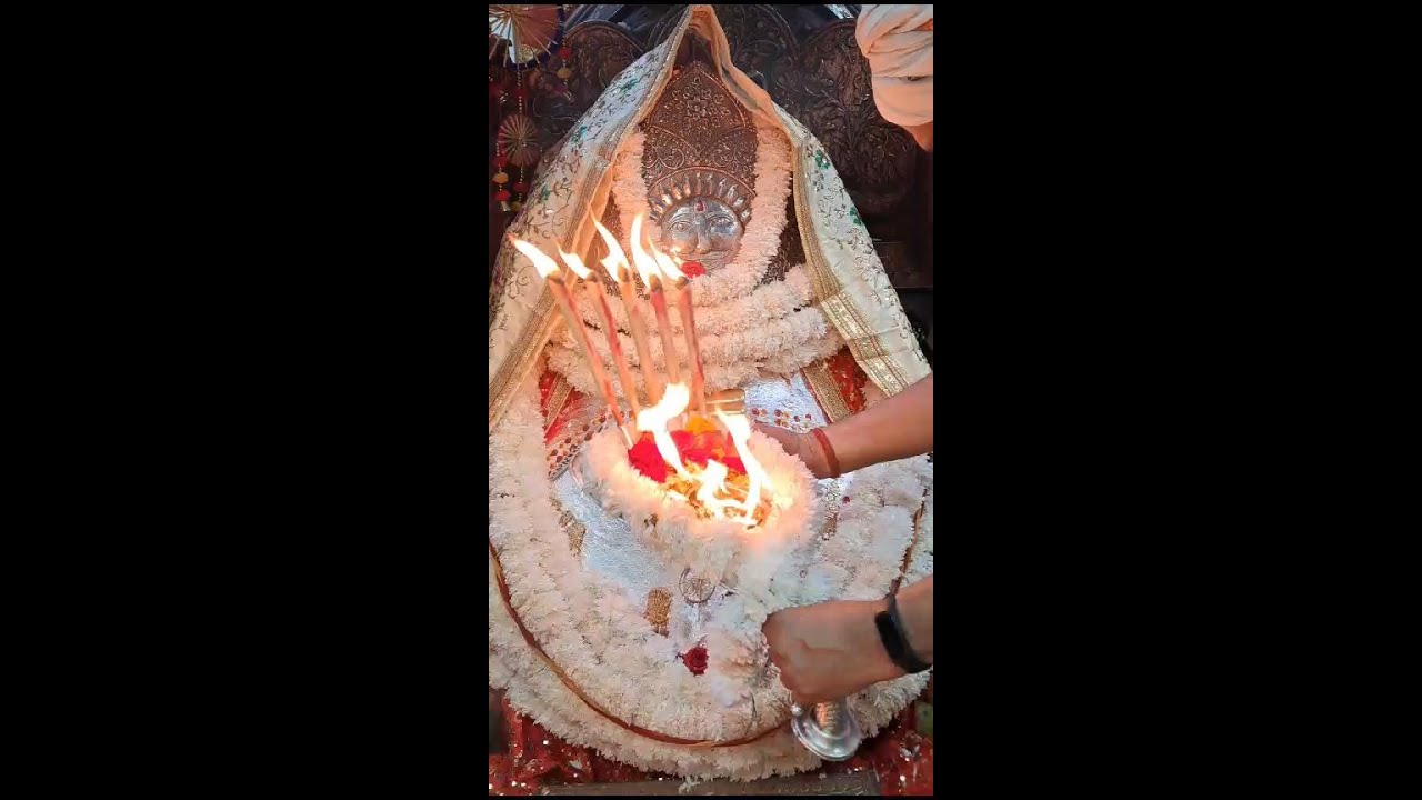 DARSHAN KAR LO - AARTI at Famous KALKA DEVI MANDIR, New Delhi #aarti # ...