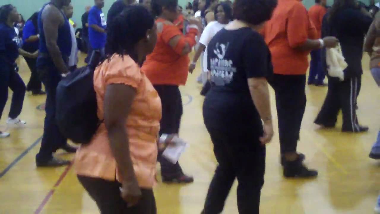 The Wobble, danced Philly Style - YouTube