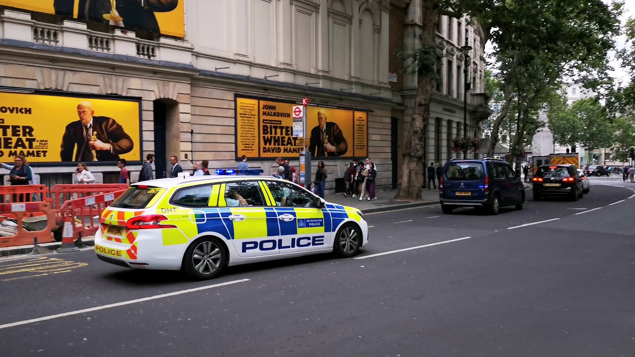 Metropolitan Police Area Car Responding (Triple Crewed) Blue Lights and ...