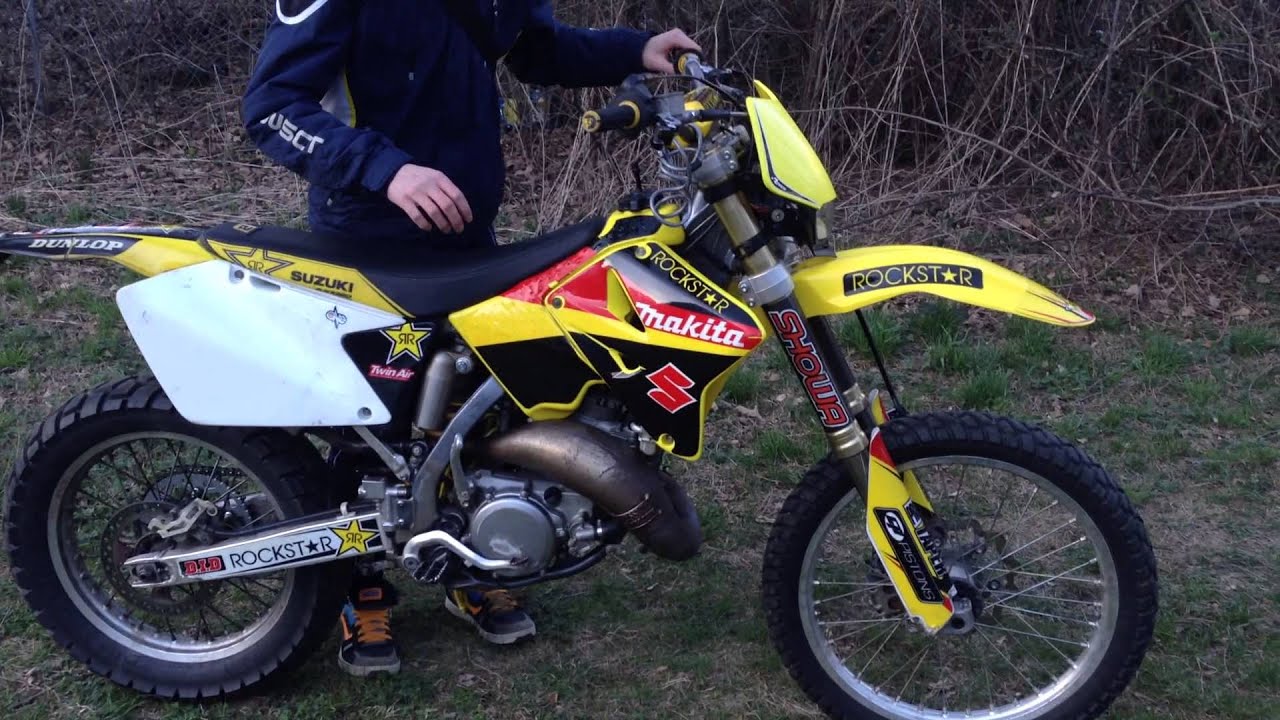 Preview Suzuki RM 125 Accensione e sgasate - YouTube