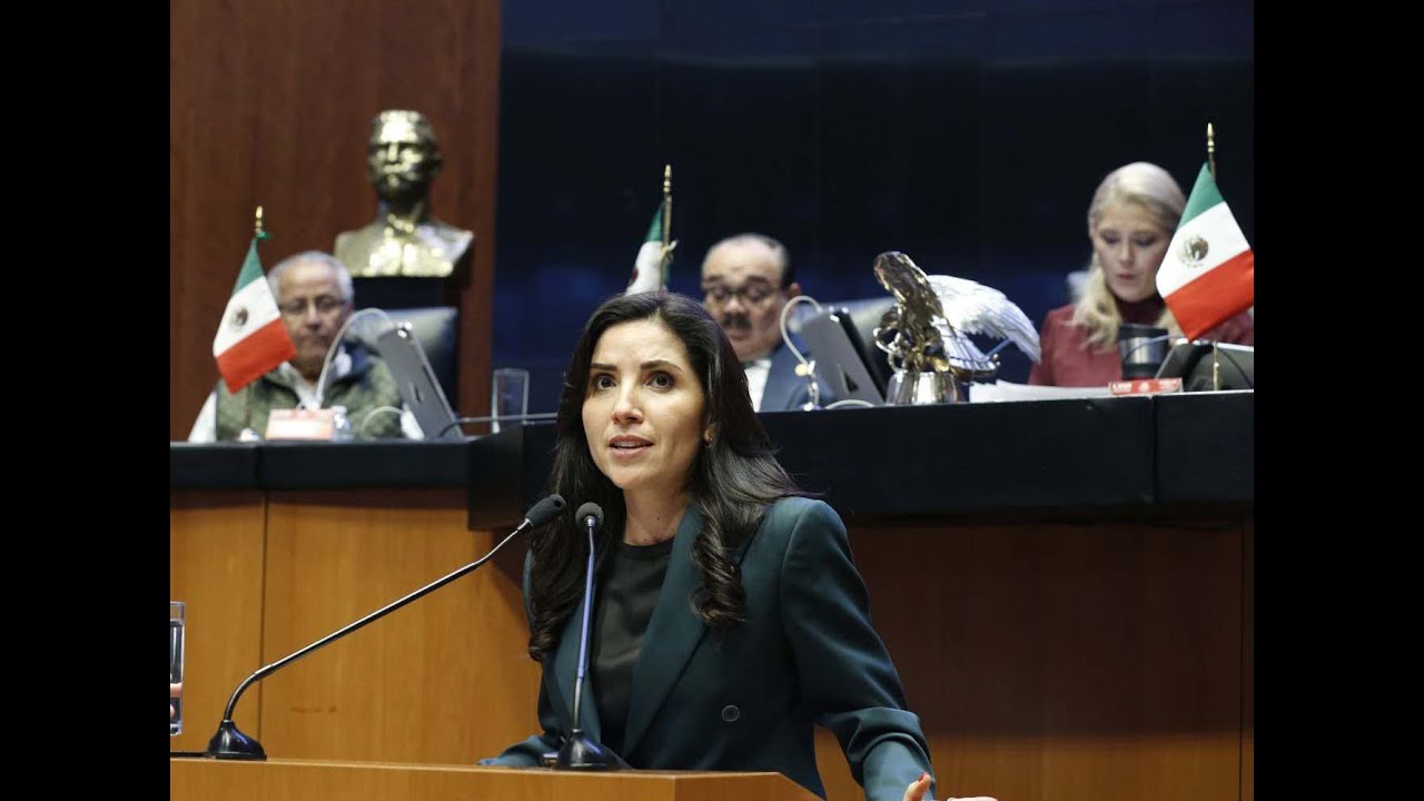 Senadora Susana Zatarain García, al participar en la discusión del ...