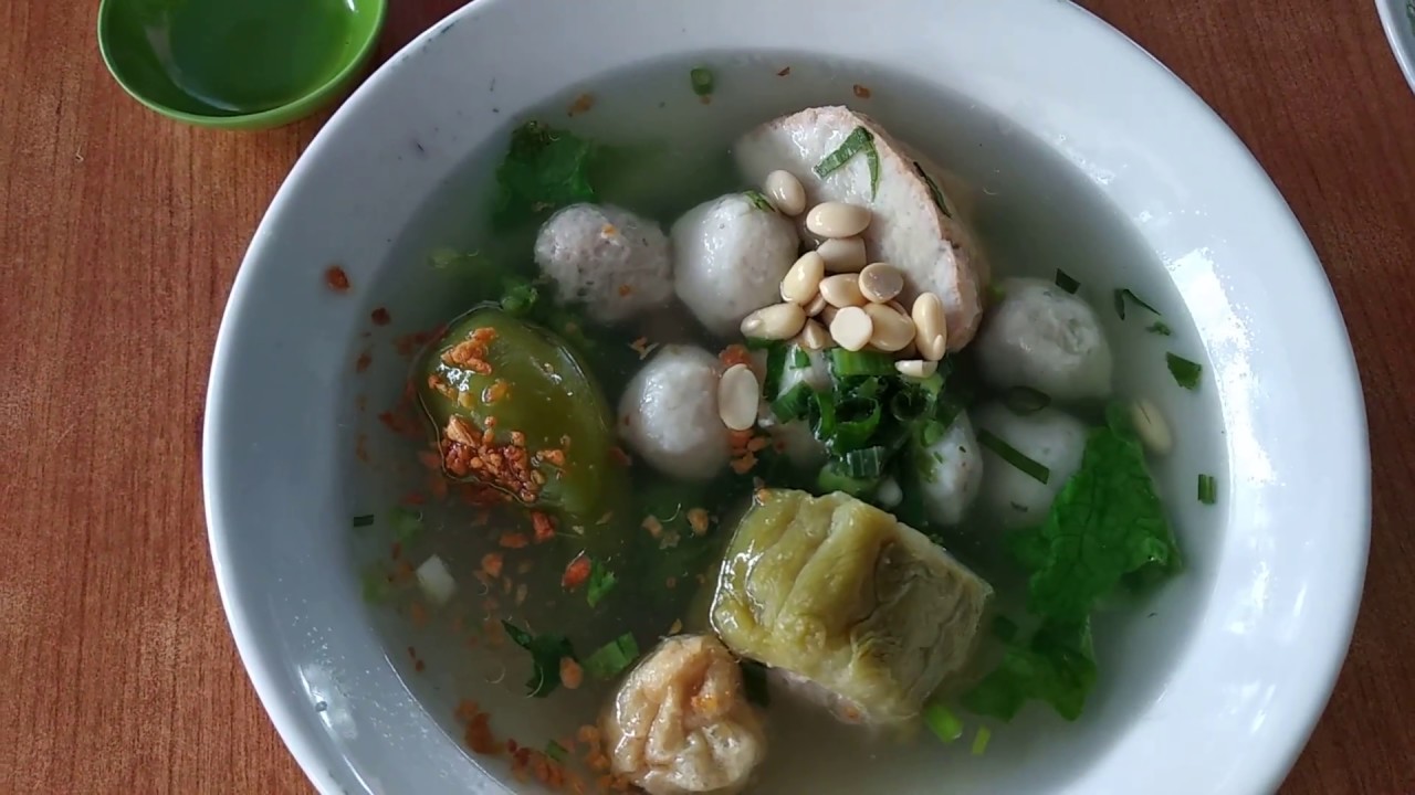 Bakso Ikan Ahin @ Tur Makanan Pontianak Food Tour - YouTube