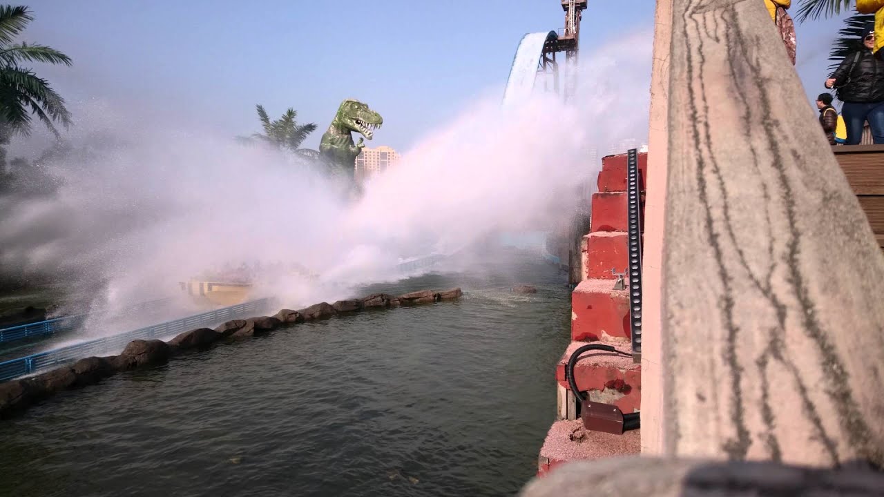 Water ride splash - YouTube