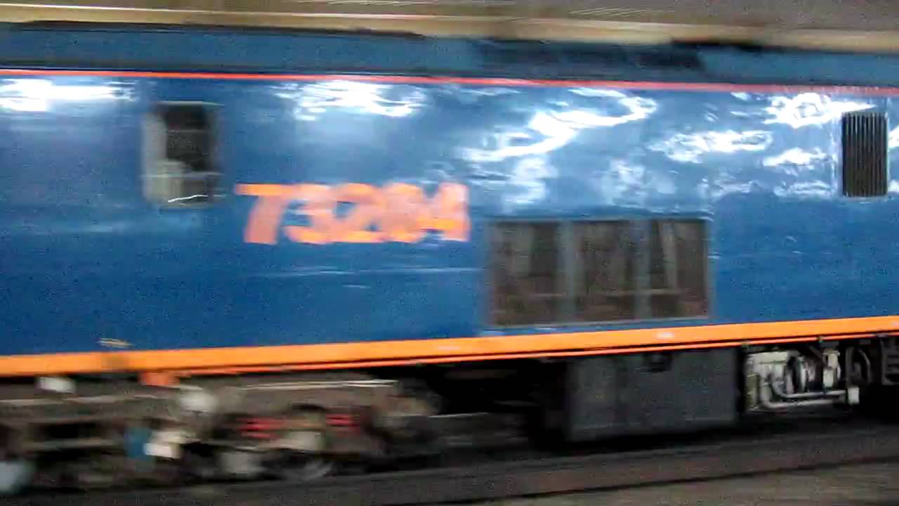 7G16 class 73204 passing Basingstoke 22:27 30/5/09 - YouTube