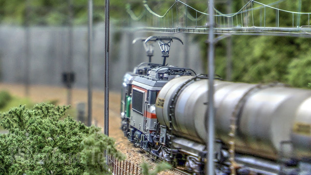 One of the nearly realistic French model railway layouts - HO scale ...