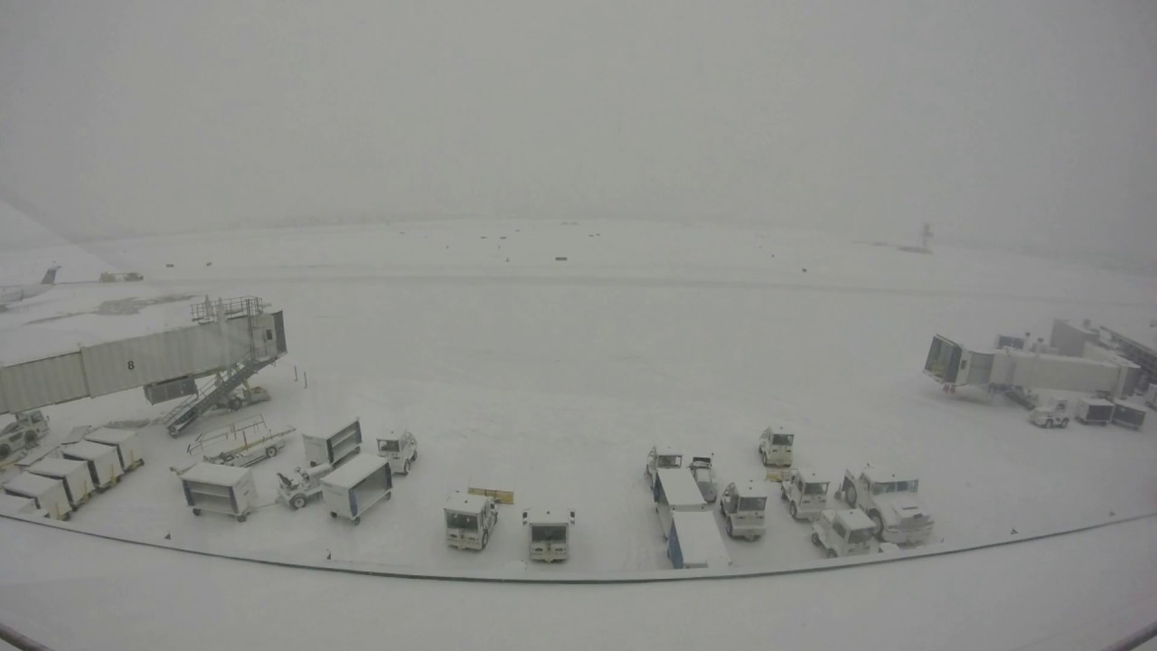 Airport Timelapse! | Planes in the snow @ BTV (Gopro) - YouTube