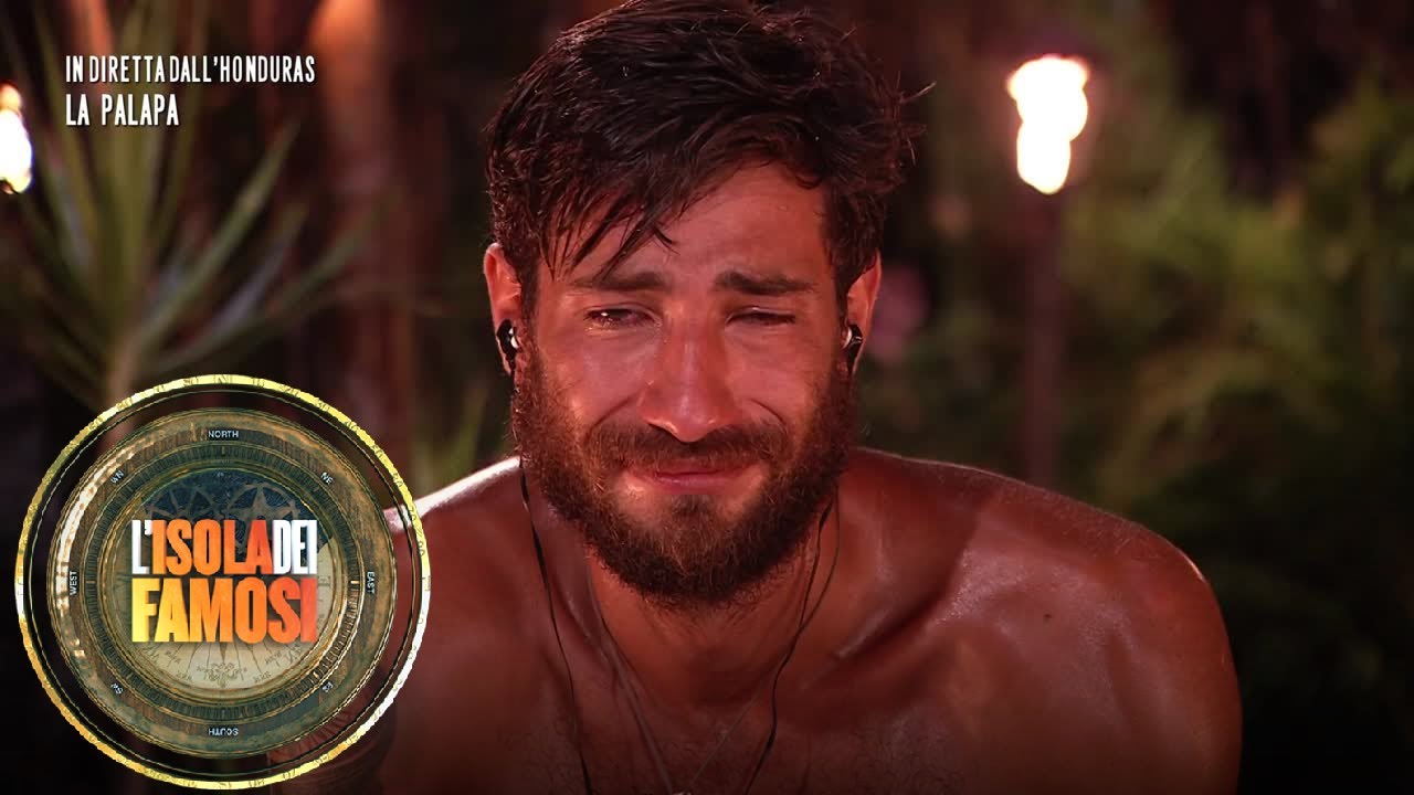 L'Isola dei Famosi - La sorpresa di Roger Balduino da parte di sua ...