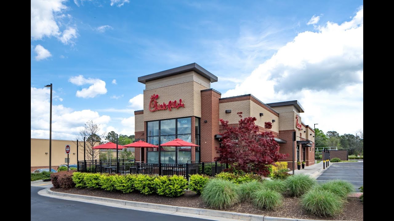 Chick-fil-A- Dine In vs. Drive Thru - YouTube