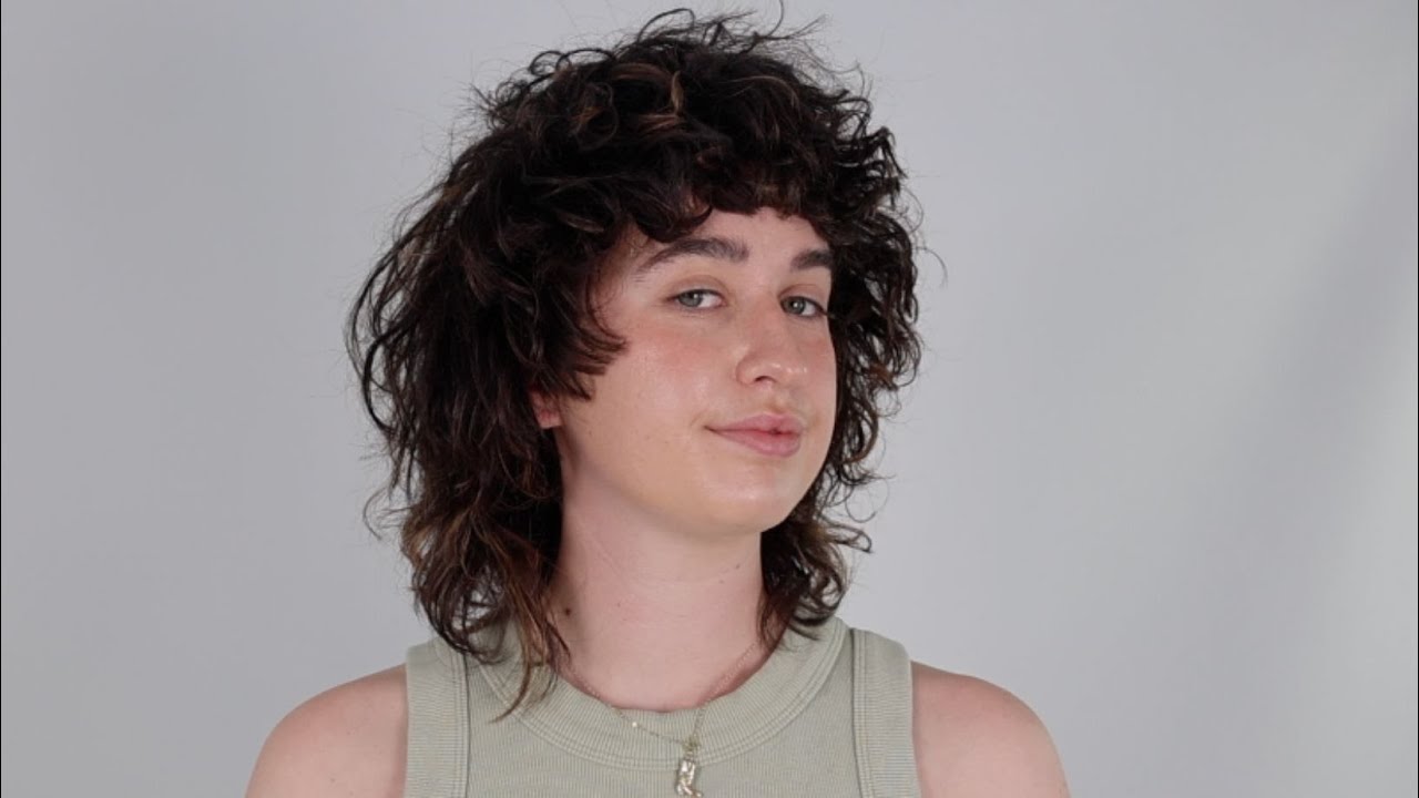 EASY CURLY HAIRCUT TUTORIAL | Shag Haircut - YouTube