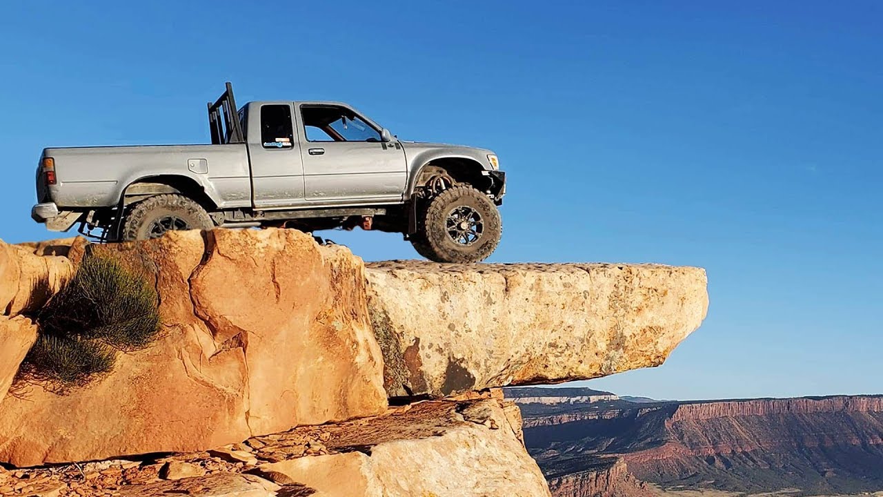 The BEST View in Moab - Top of the World Trail - YouTube