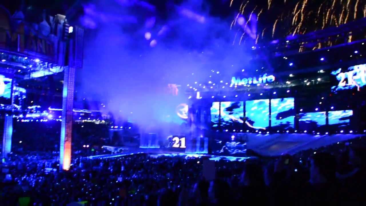 WWE WrestleMania 29 The Undertaker goes 21-0 Pyro Display - YouTube