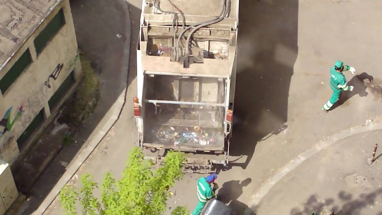 Masina_de_gunoi.MP4 - YouTube