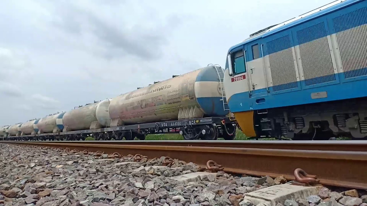 หัวรถจักร CSR ZIYANG SDA4 No.70104 ทำขบวนรถปูน TPI ที่517 เชียงรากน้อย ...