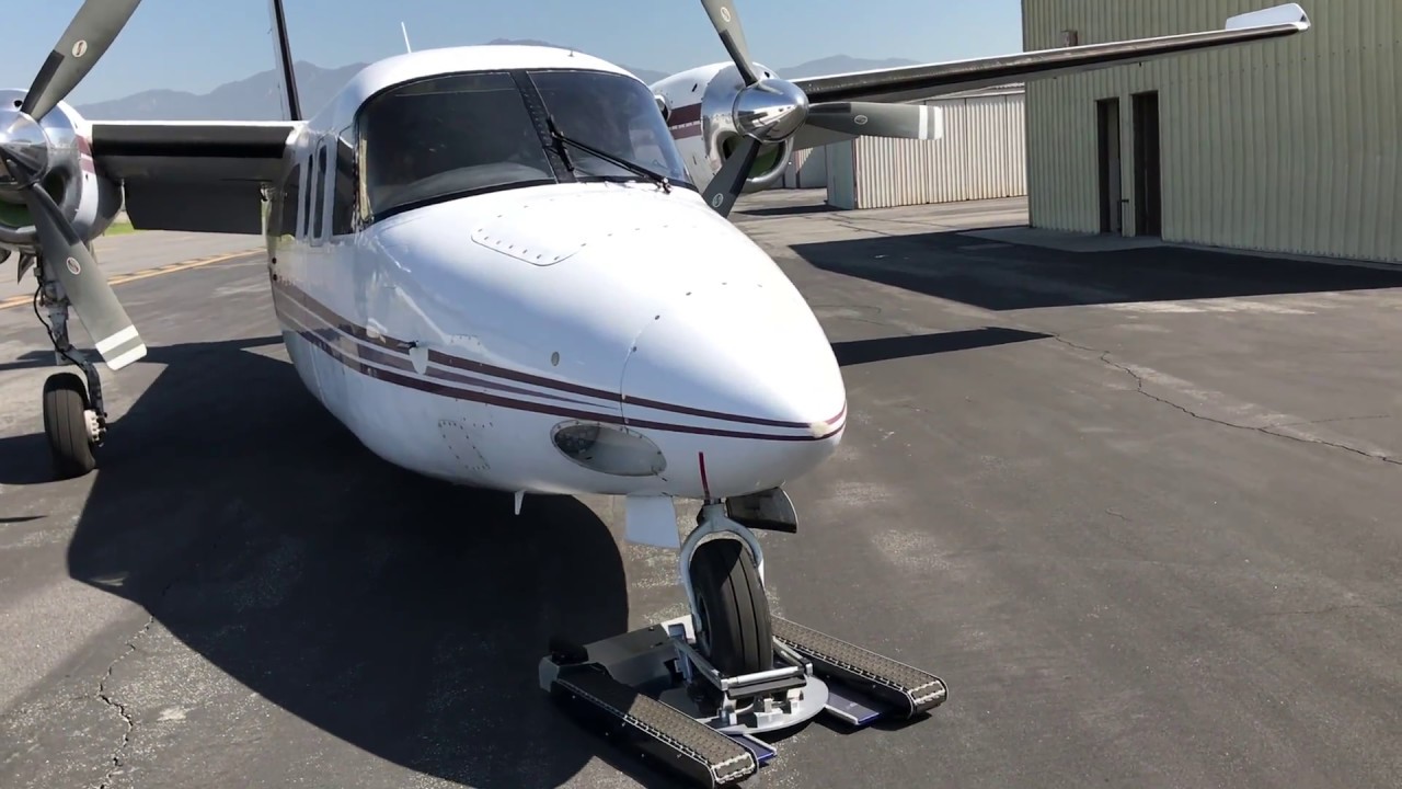 AC Air T1.5 tug pulling Turbo Commander - YouTube