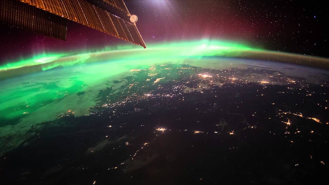 ISS Timelapse - Moon VS Aurora (05 Ottobre 2015) - YouTube