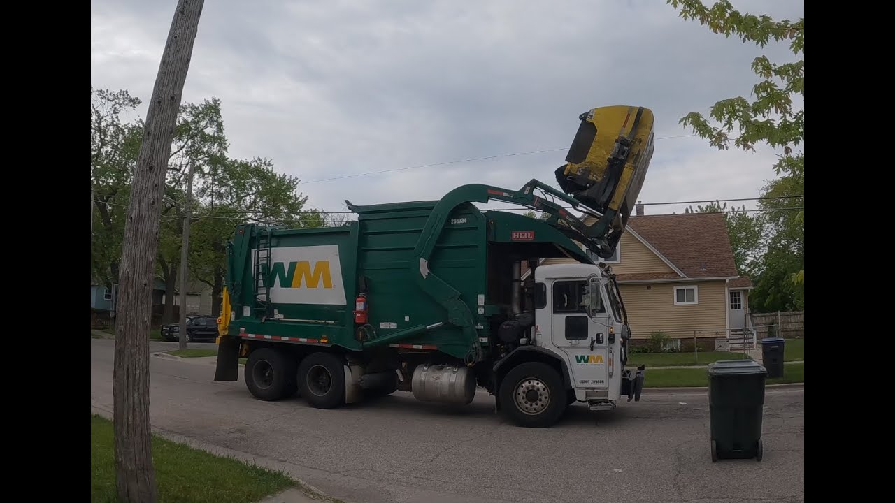 WM 266734 Heil Peterbilt 520 Curotto Can Recycling Truck Ex - Advanced ...