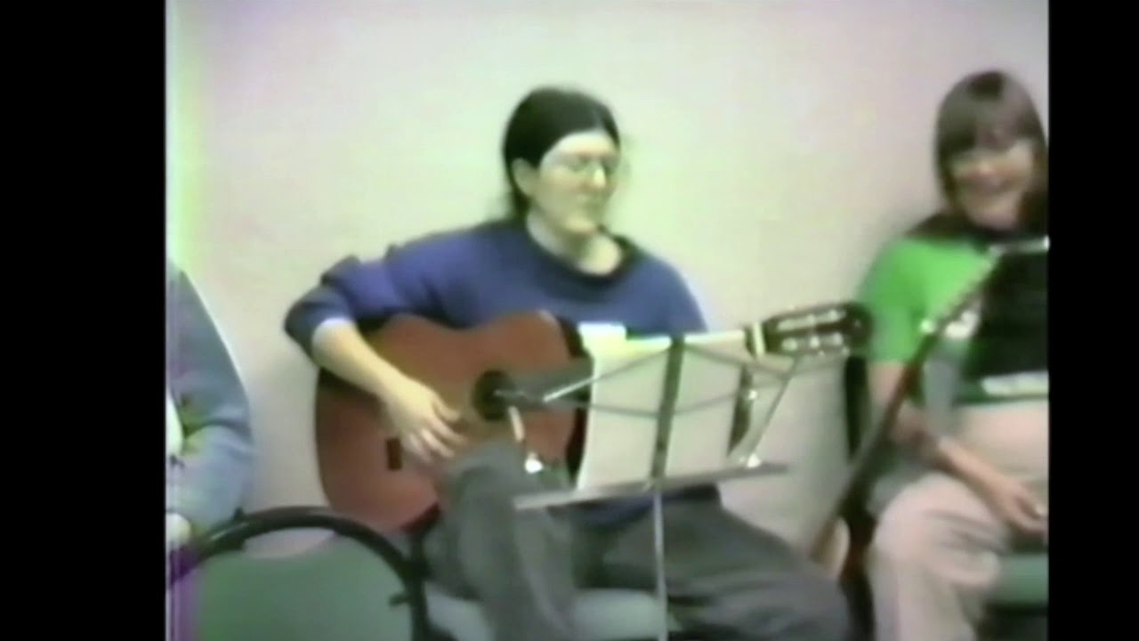 "Superman Sex Life Boogie": Julia Ecklar at a filk circle (1989) - YouTube