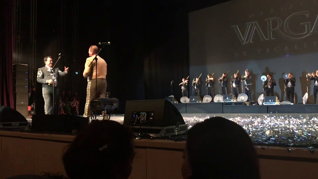 Steve Carrillo of Mariachi Cobre and Daniel Martinez of Mariachi Vargas ...