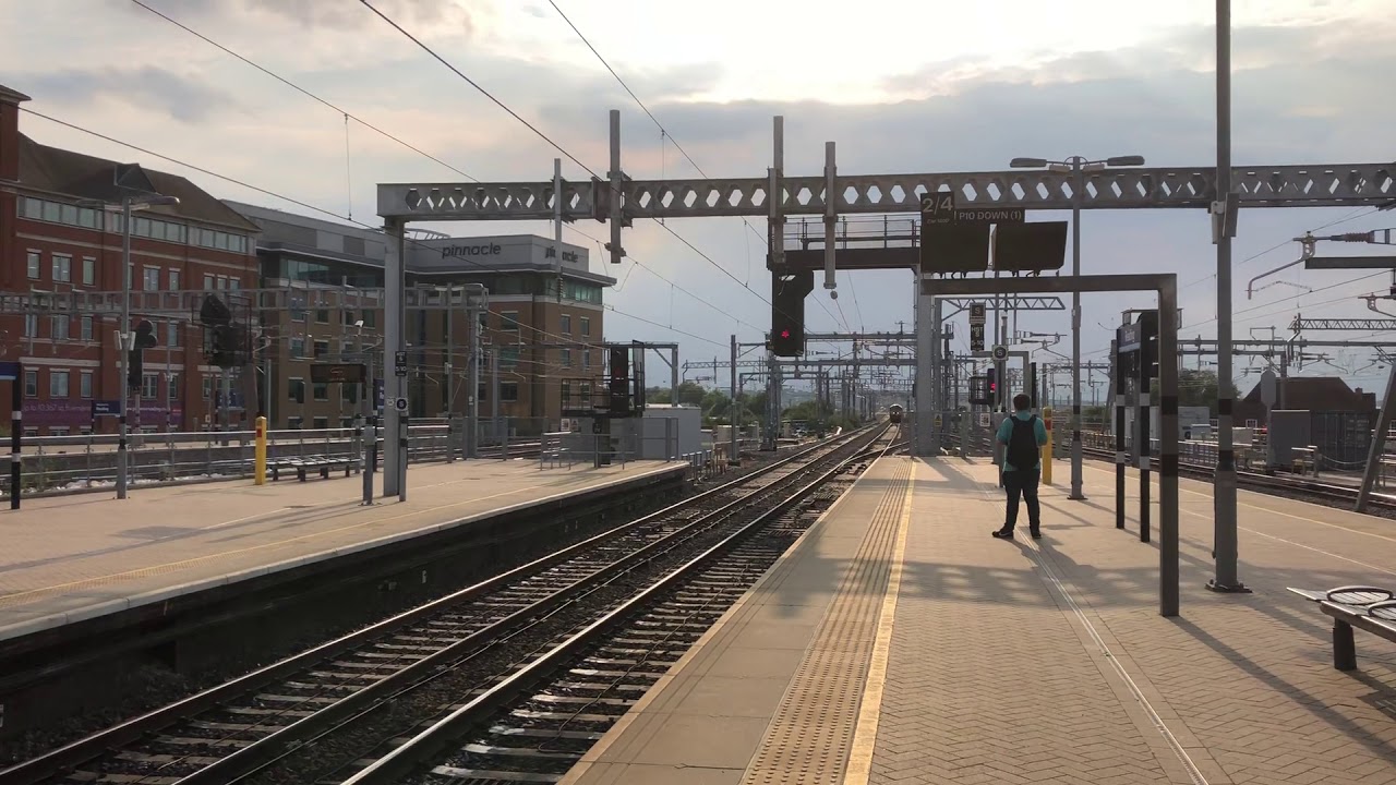 LSL Class 47805 & 47501 pass Reading with the return Bristol Charter 20 ...