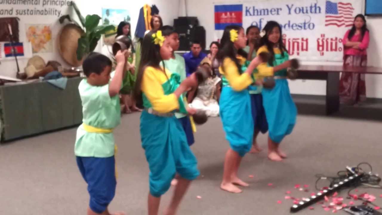 2013_Cambodian traditional dance_ Robam Tralok aka "Coconut dance ...