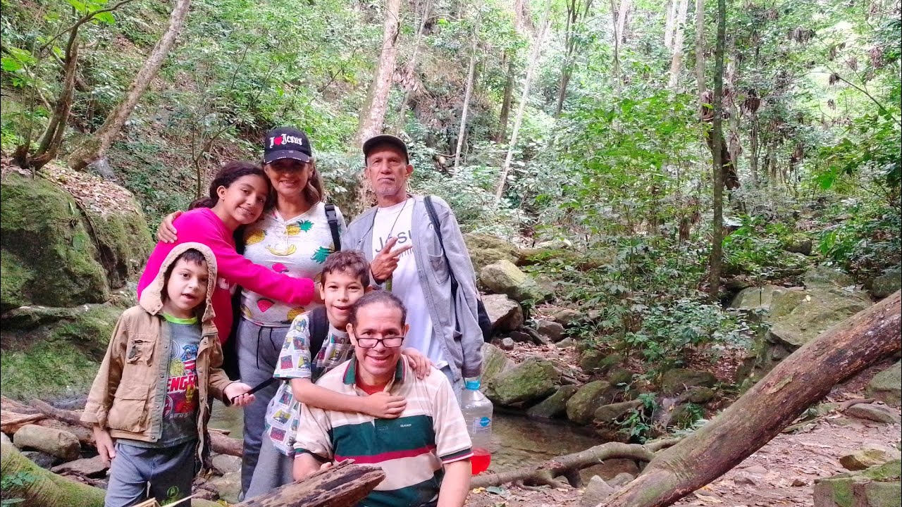 Wuaraira Repano Caminando hasta la quebrada Chacaito - YouTube