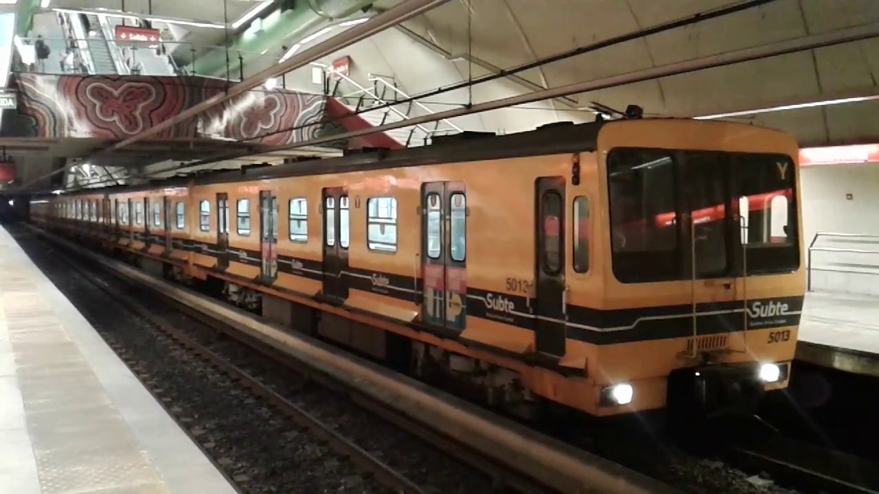 CAF 5000 en la estación Echeverría - YouTube