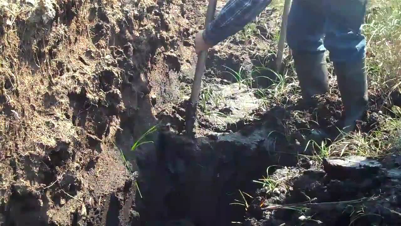 cutting turf in the hills of donegal ireland - YouTube