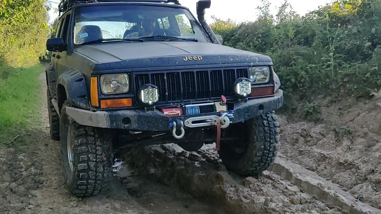 Jeep Cherokee XJ on the trail! - YouTube
