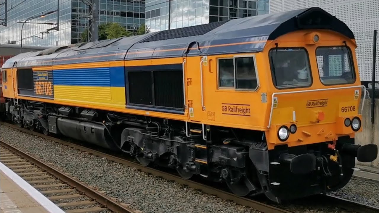 GBRF Class 66 66708 'Glory to Ukraine' Leads Intermodal Train through ...