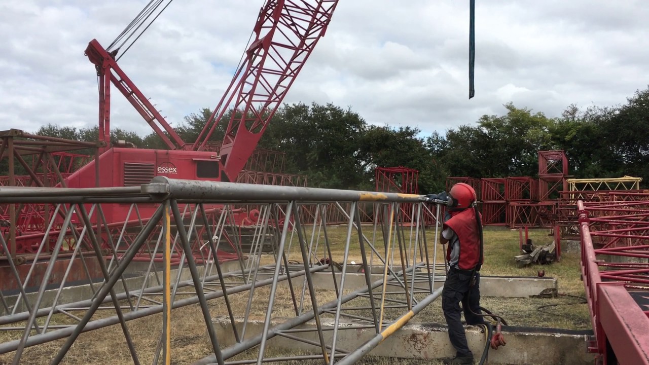 Sandblasting Manitowoc 4100 crane boom - YouTube
