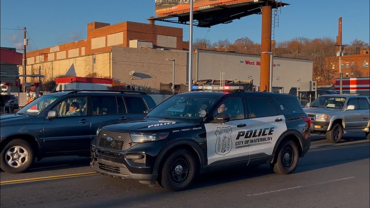Waterbury Police Department Car 37 responding/arriving on scene - YouTube