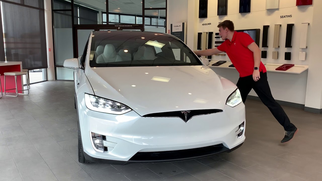 Dancing Tesla X ダンシング・テスラ・X - YouTube
