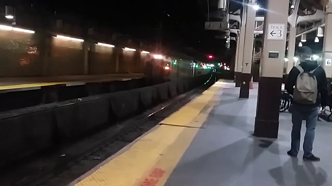 NJ Transit Raritan Valley Line Train With PL42AC at Newark Penn Station ...