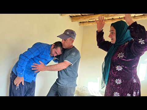 A Stranger Collapsed After Eating a Meal Prepared by a Homeless Mother! Rushed to the Hospital!