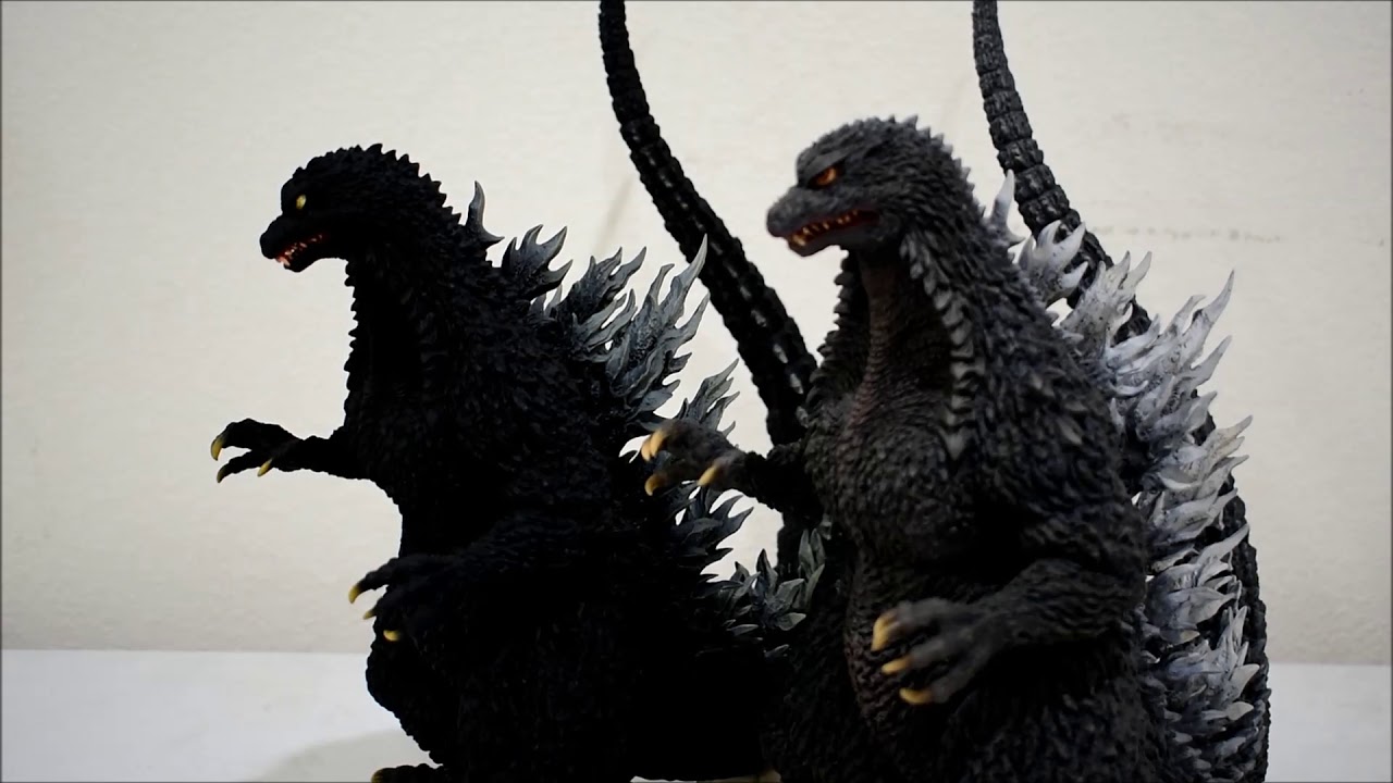 X-plus 30cm Godzilla 2002 Yuji Sakai unboxing and review - YouTube