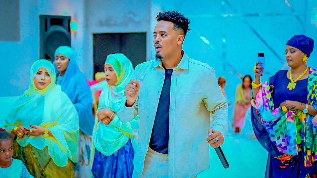 Qamar Suugaani | Waxaan Helay Dheeli Tira | Aroos 2024 - YouTube