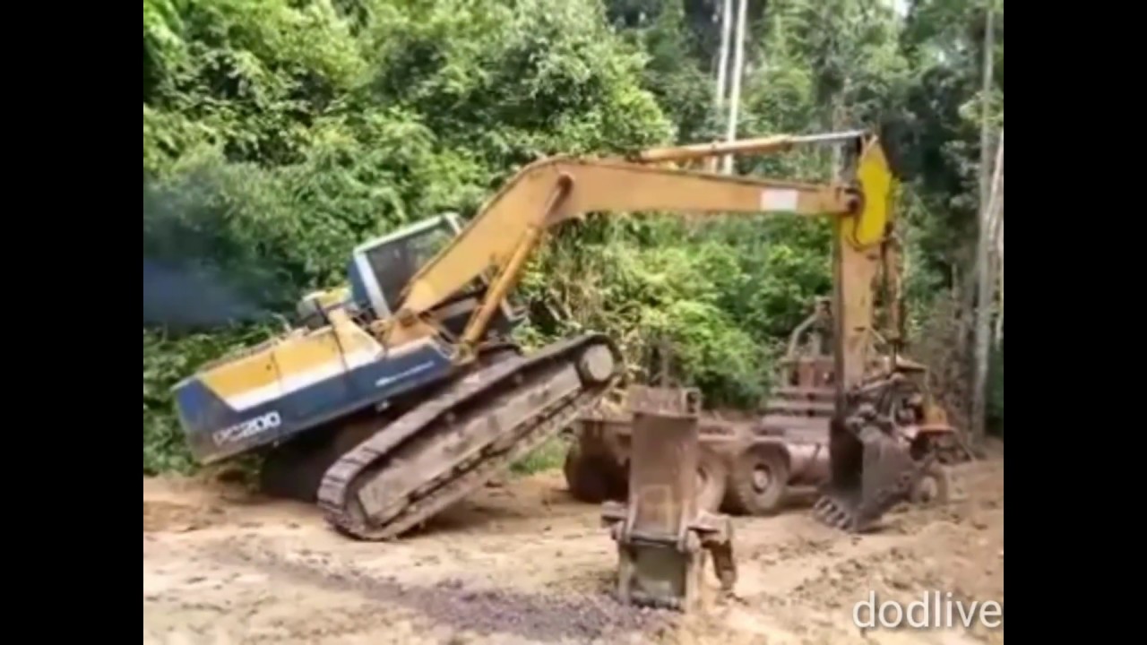 Amazing Unloading Heavy Machine Without Ramp - YouTube