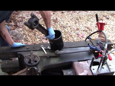 UNSEIZING A HIT AND MISS ENGINE (part 4) - YouTube