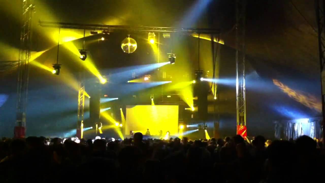 Ferm Tenten Fuif 2011 - YouTube